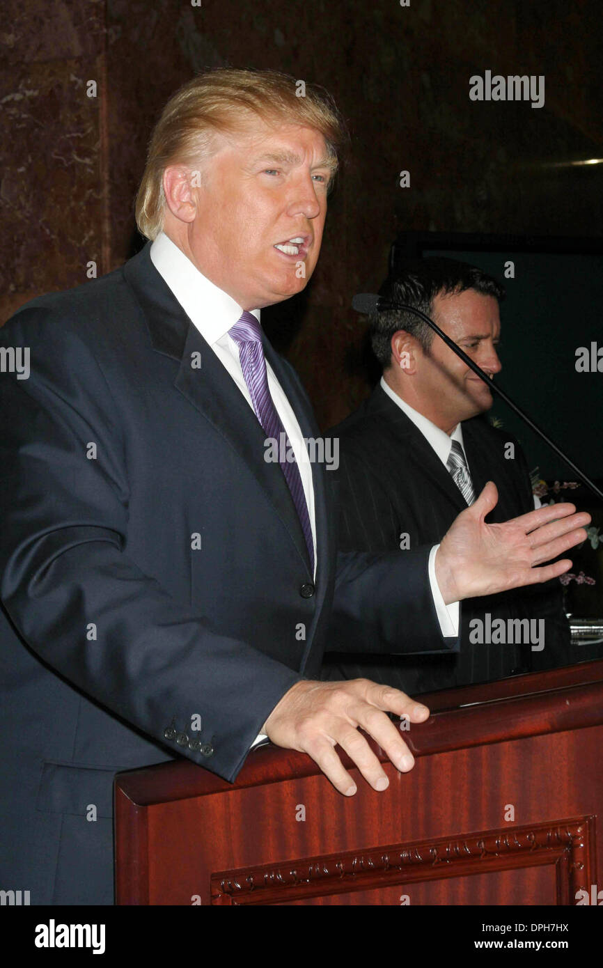 Donald trump globe photos hi-res stock photography and images - Alamy