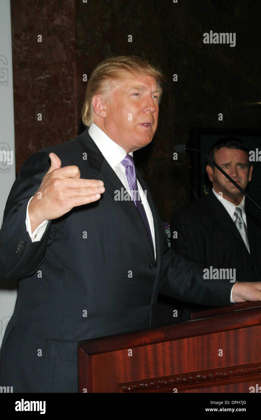 Donald trump globe photos hi-res stock photography and images - Alamy