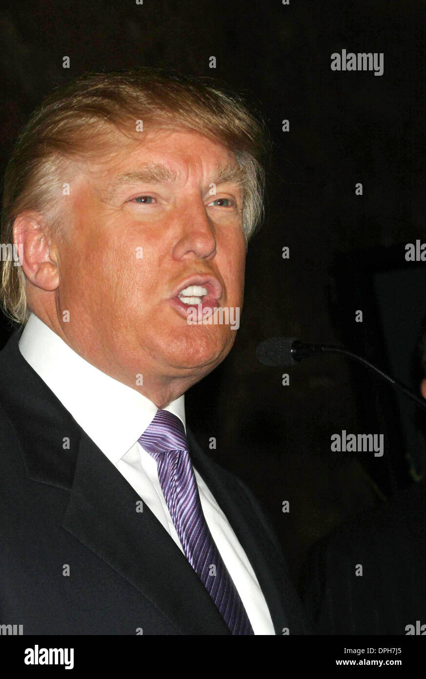 Donald trump globe photos hi-res stock photography and images - Alamy