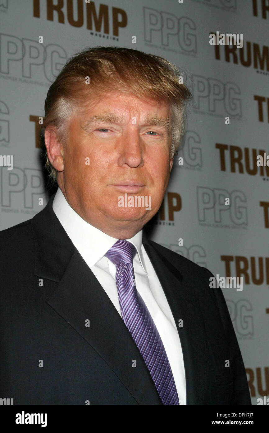 Donald trump globe photos hi-res stock photography and images - Alamy