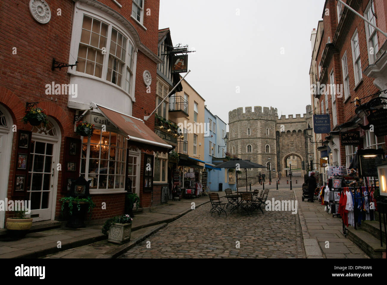 Windsor castle shop street hi-res stock photography and images - Alamy