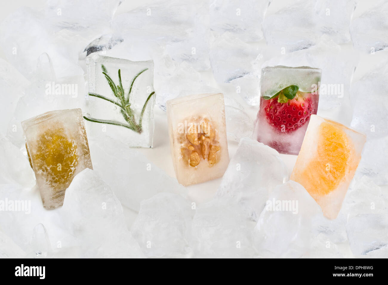 Frozen vegetables ice cubes hi-res stock photography and images - Alamy