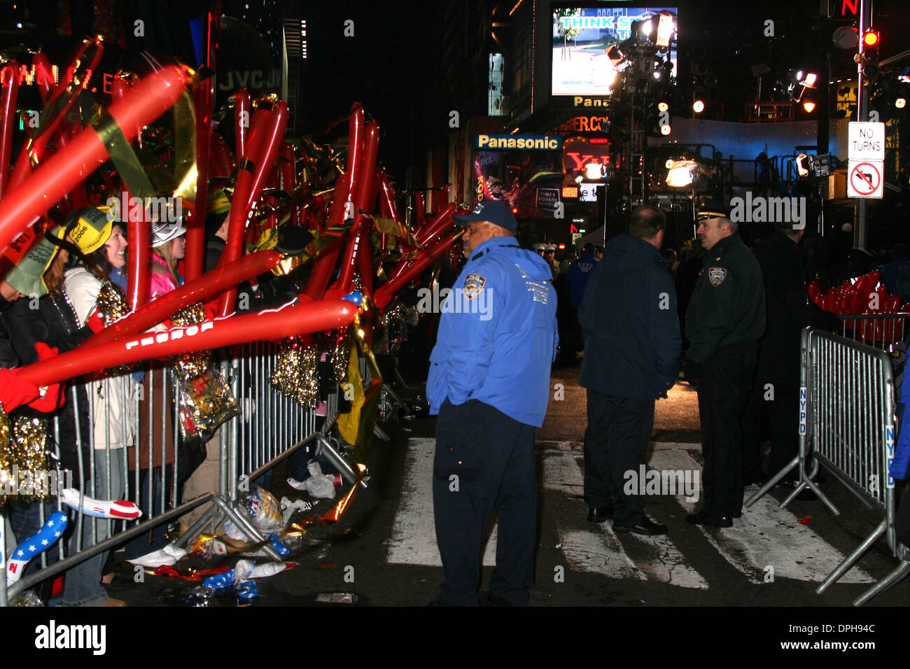 Dec. 31, 2005 - New York, New York, U.S. - K46328ML.NEW YEARS EVE ...