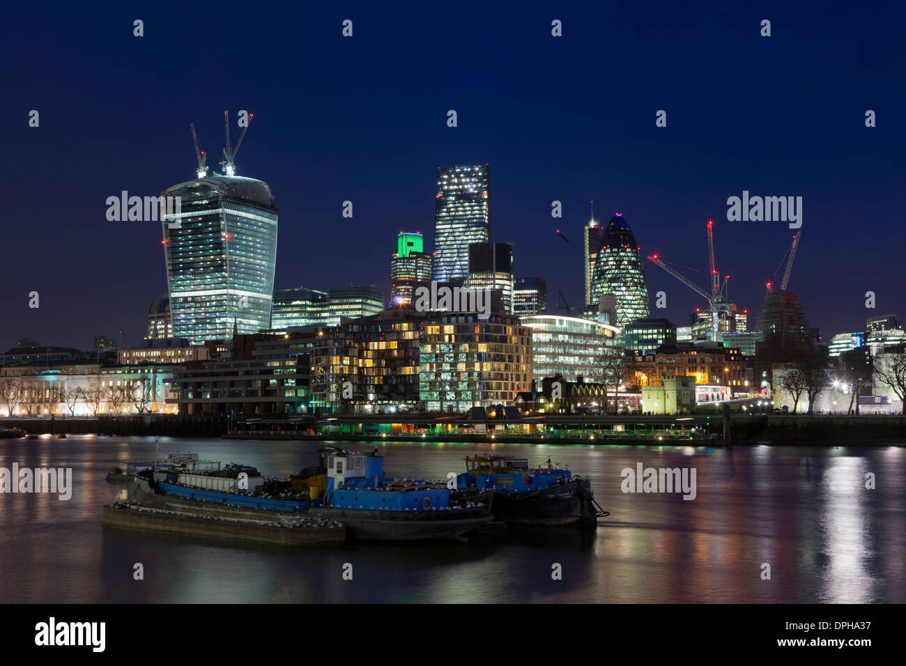 London skyline dusk seen hi-res stock photography and images - Alamy