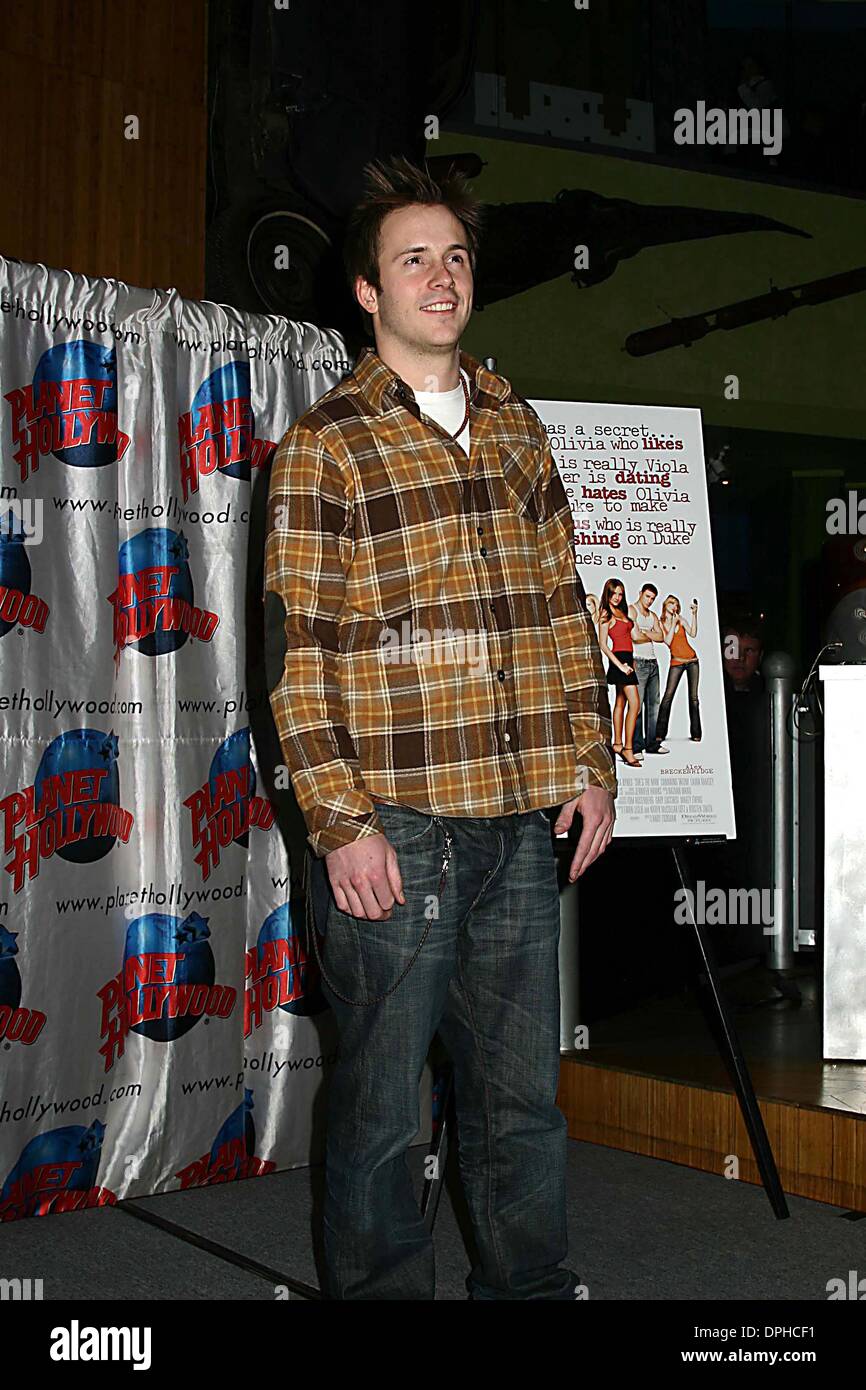 Feb. 24, 2006 - New York, New York, U.S. - K46972ML.AMANDA BYNES AND ...