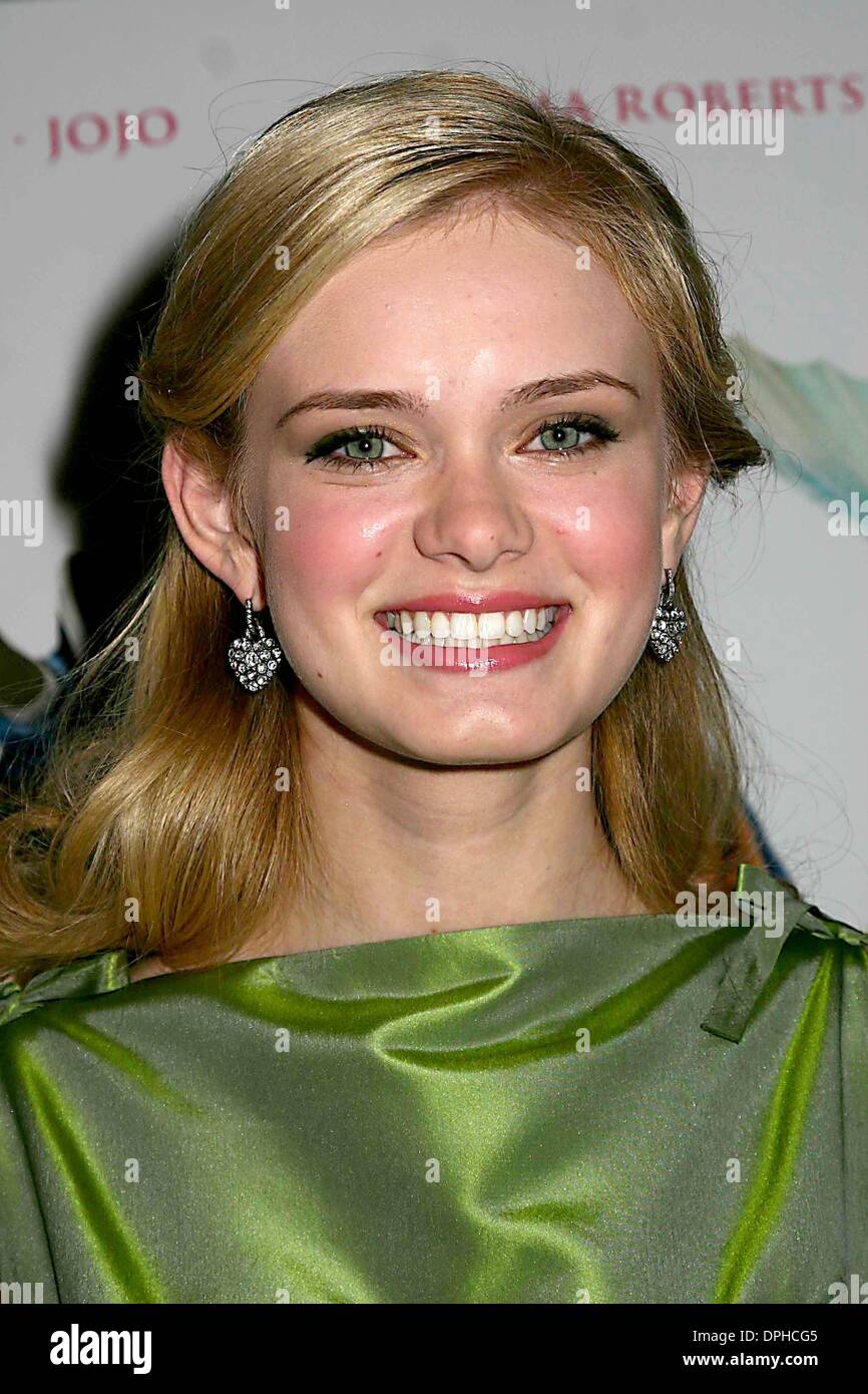 Sara paxton 24 jpg hi-res stock photography and images - Alamy