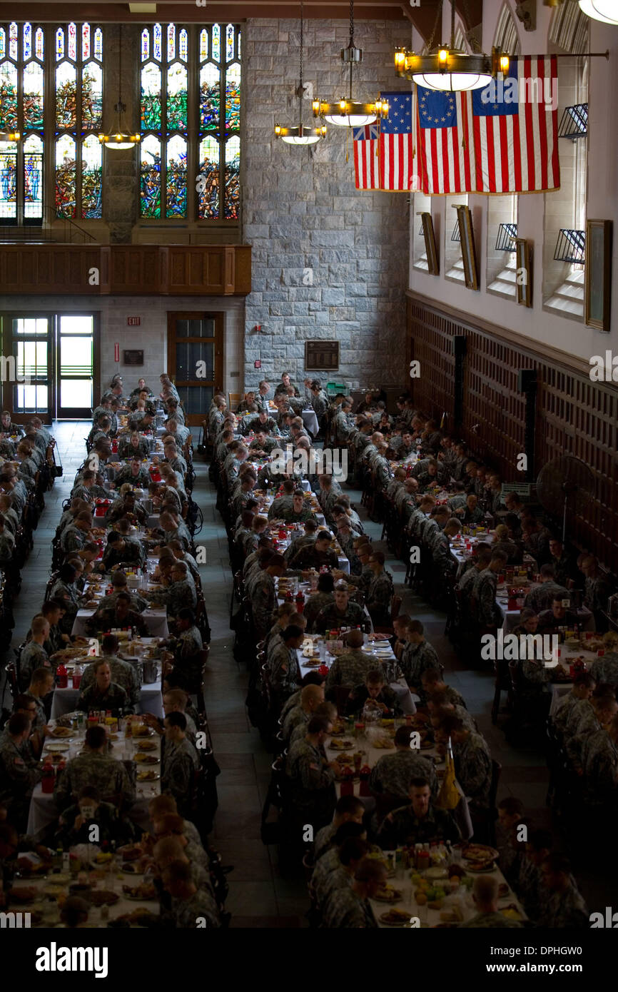 Field mess hall hi-res stock photography and images - Alamy