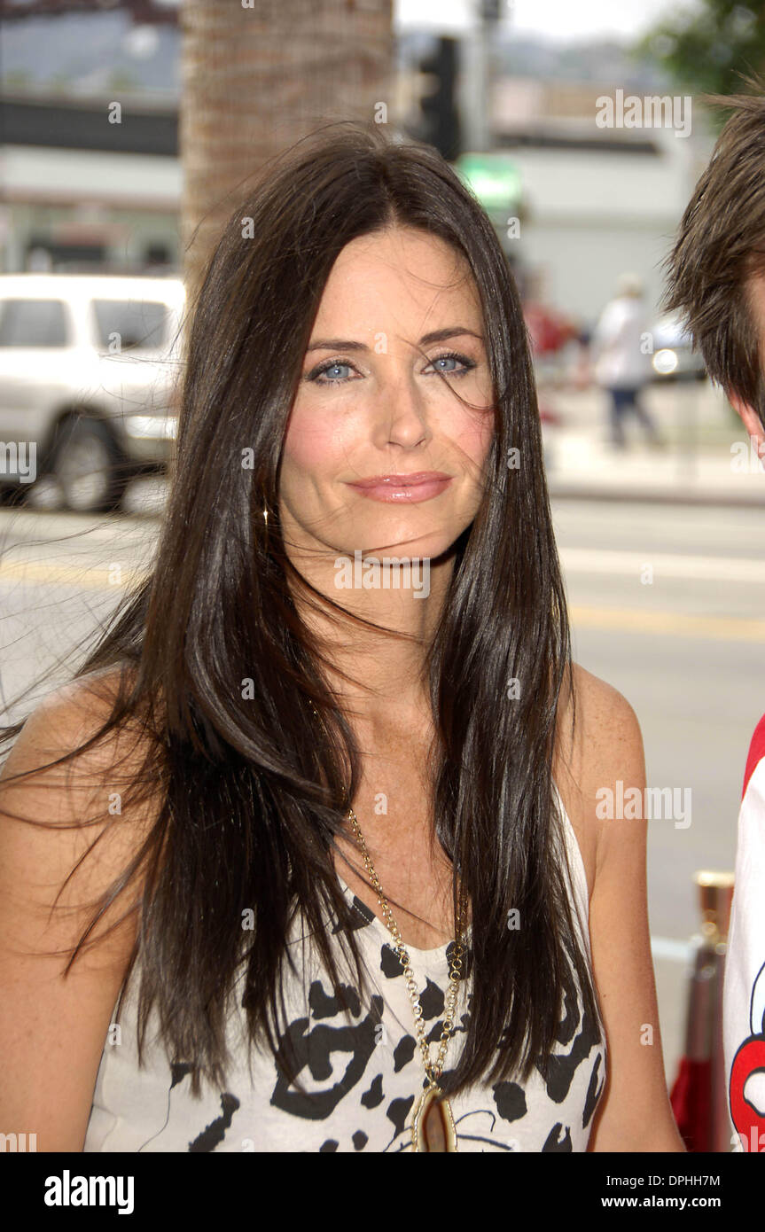 Actress courtney cox hi-res stock photography and images - Alamy