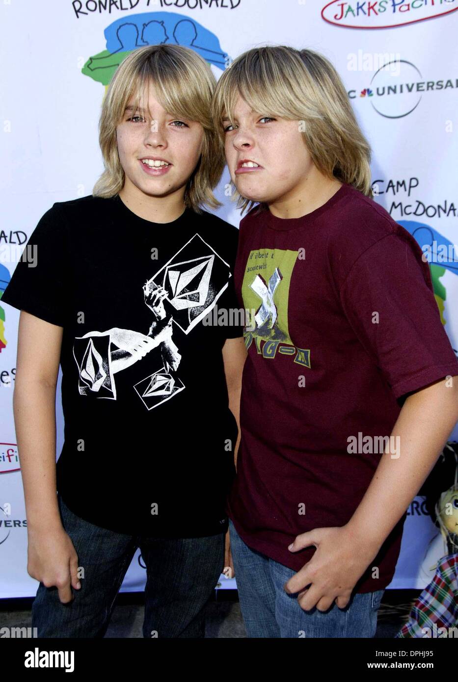 Dylan Og Cole Sprouses Familie 187 Dylan And Cole Sprouse Family Stock