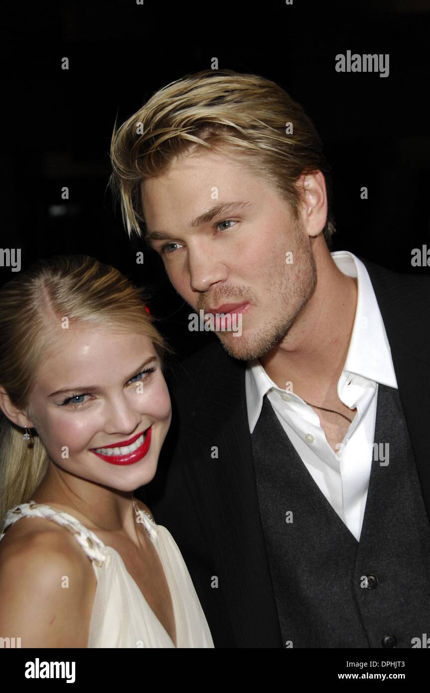 Kenzie dalton chad michael murray hi-res stock photography and images ...