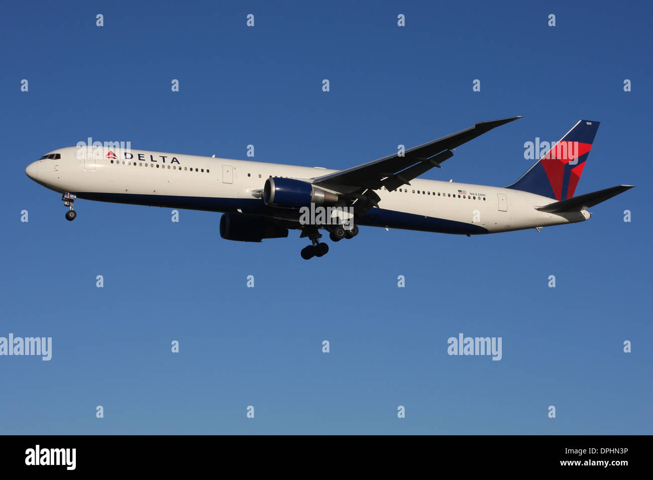 DELTA AIRLINES BOEING 767 400 Stock Photo - Alamy