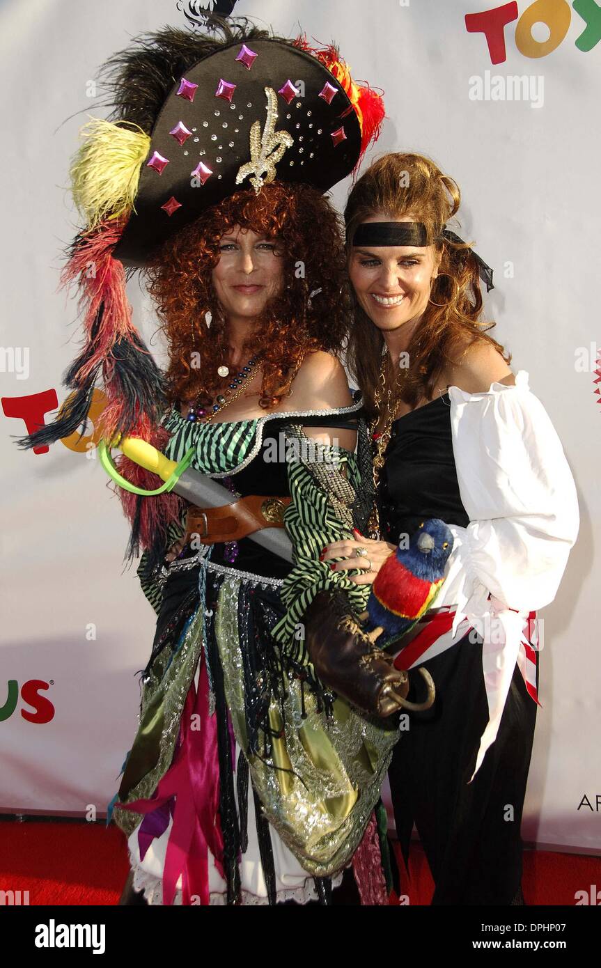 Oct. 28, 2006 - Hollywood, California, U.S. - Jamie Lee Curtis and ...