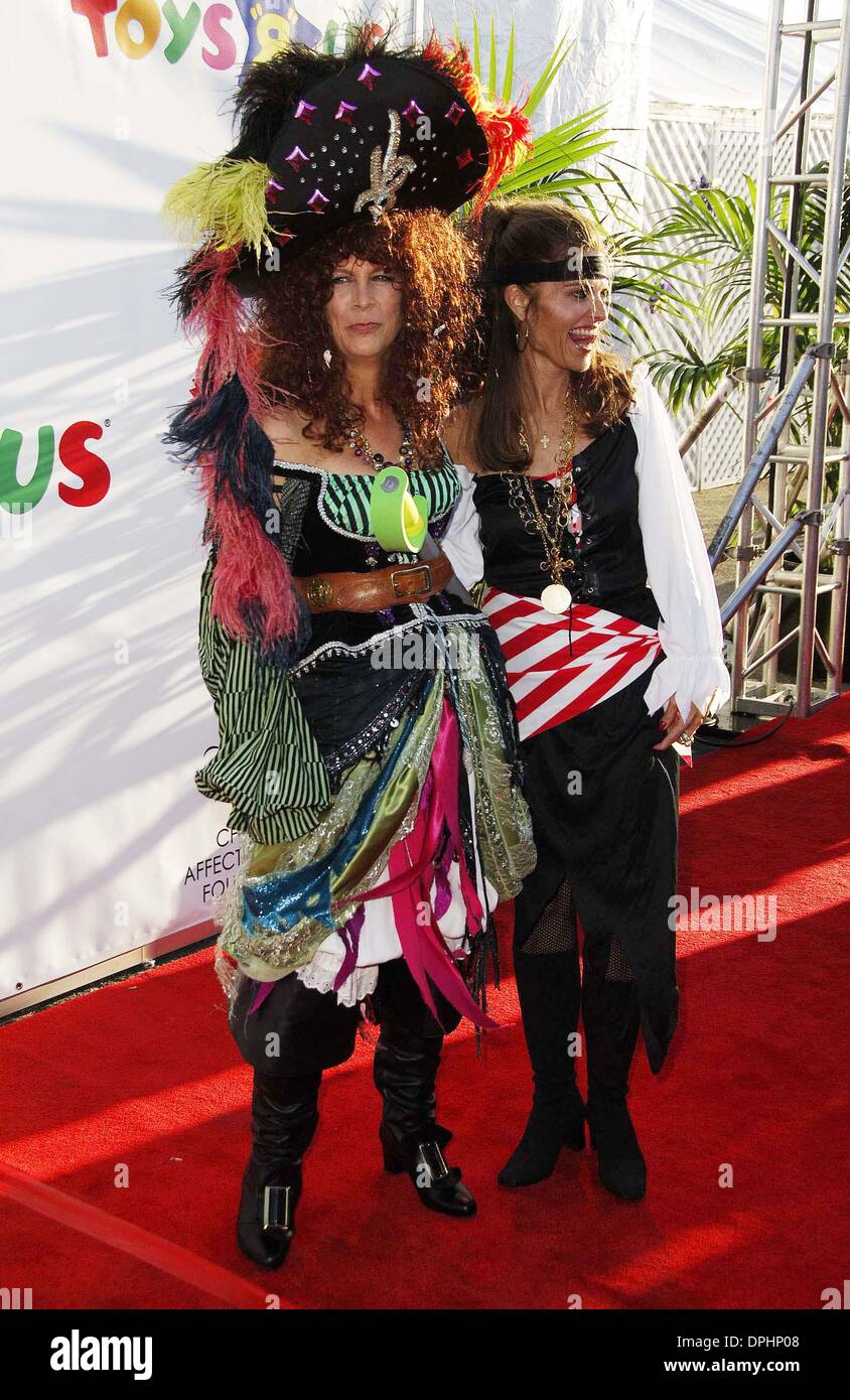 Oct. 28, 2006 - Hollywood, California, U.S. - Jamie Lee Curtis and ...
