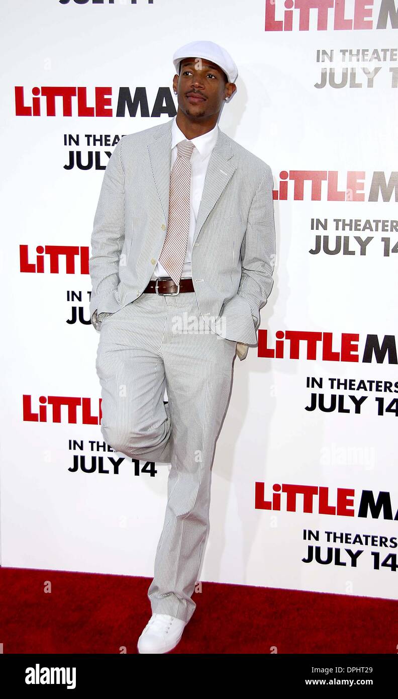 Little man 2006 marlon wayans hi-res stock photography and images - Alamy
