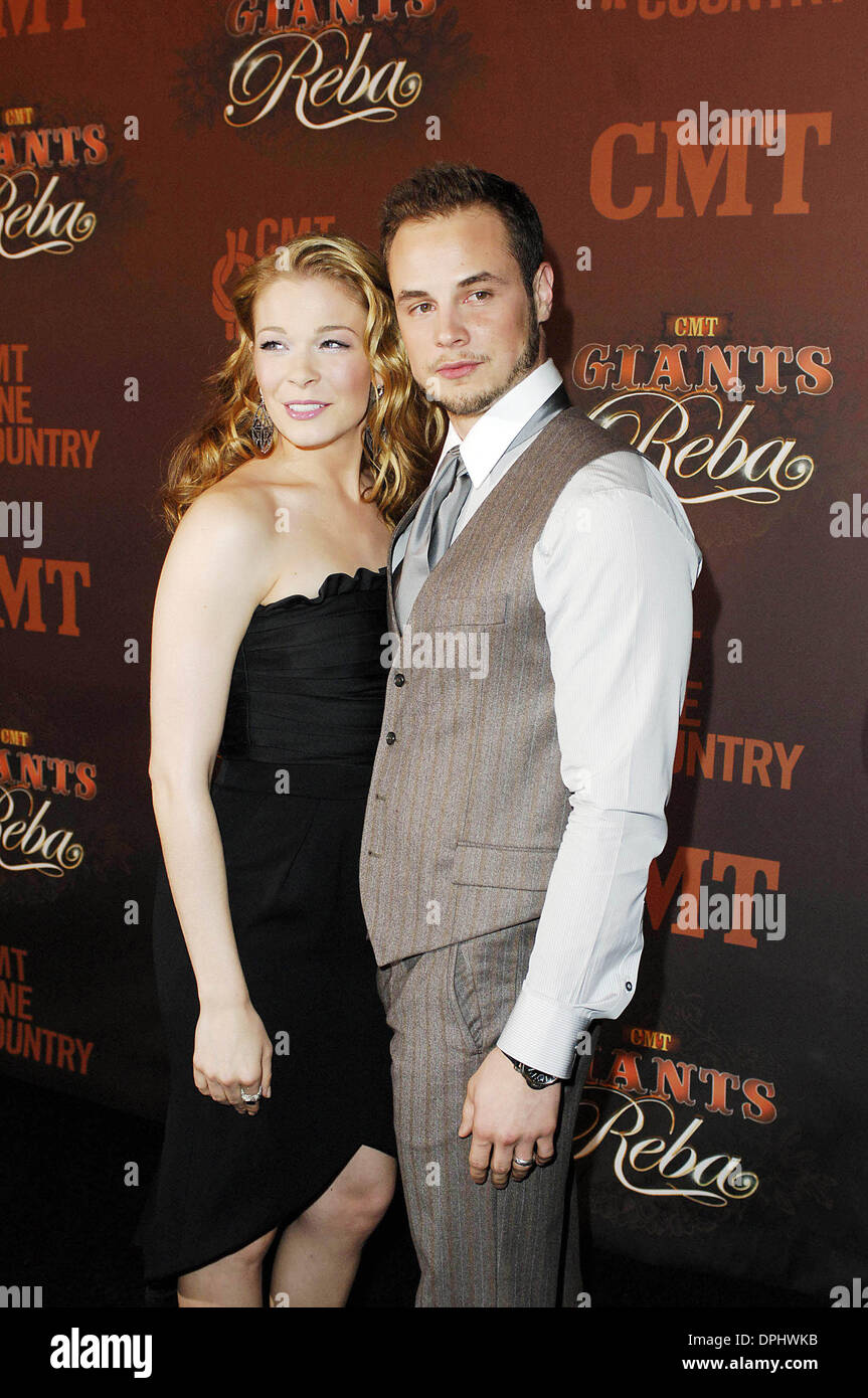 Oct. 27, 2006 - Hollywood, California, U.S. - LeAnn Rimes and her ...