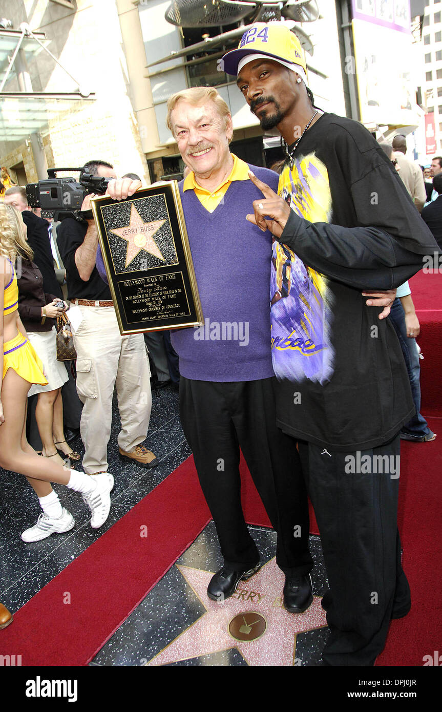 Oct. 31, 2006 - Hollywood, California, U.S. - Jerry Buss and Snoop Dogg ...