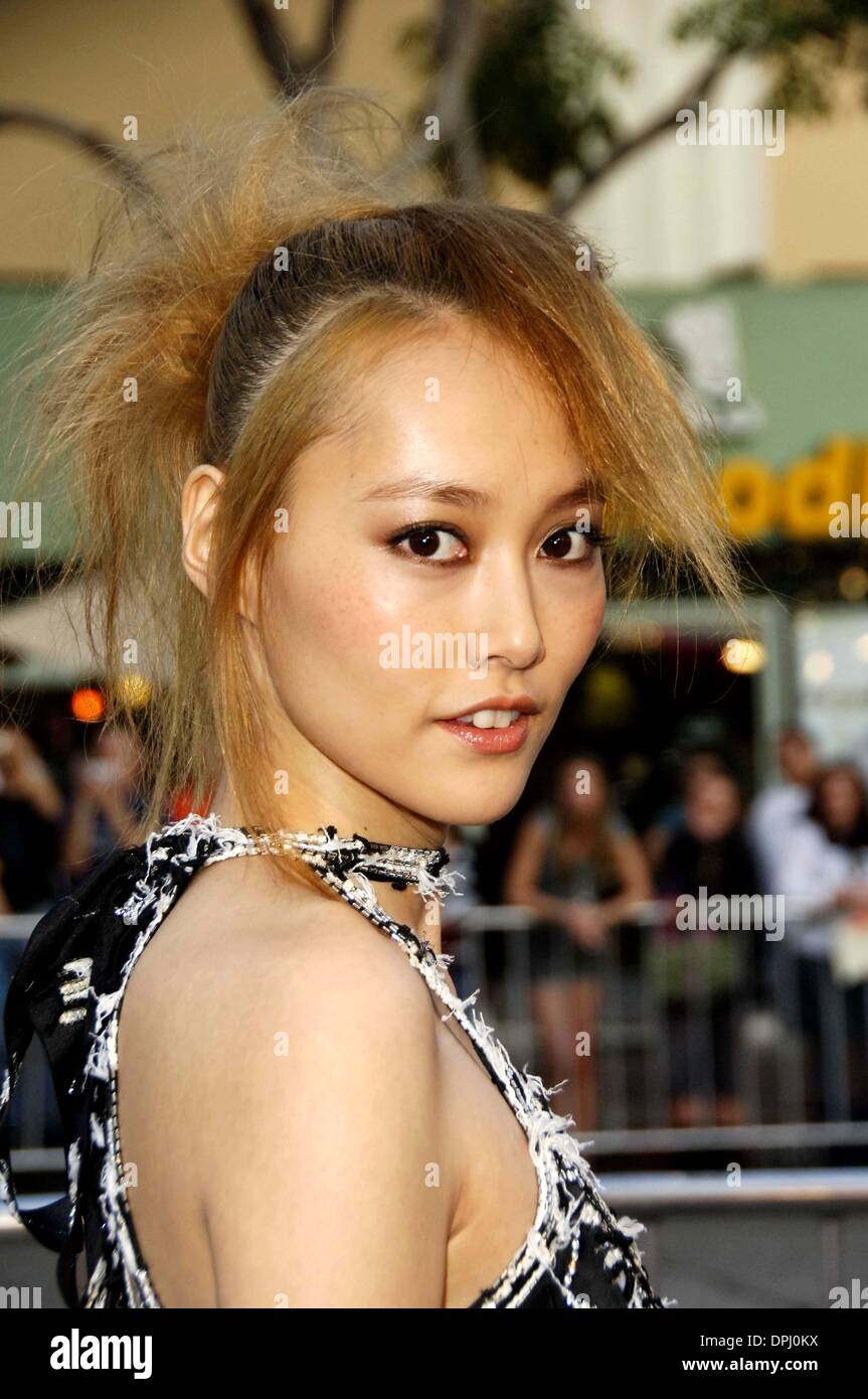 Rinko kikuchi babel 2006 hi-res stock photography and images - Alamy