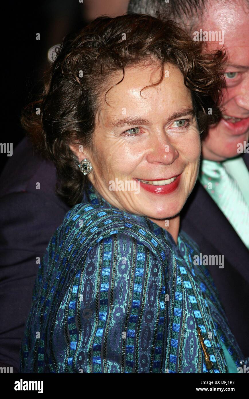 Actress celia imrie hi-res stock photography and images - Alamy