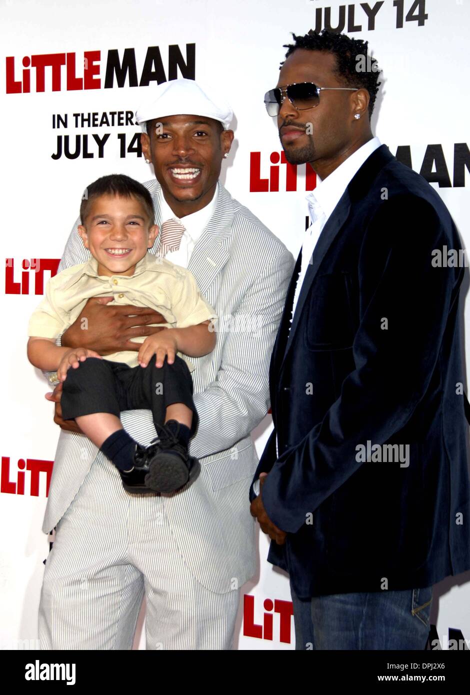 Little man 2006 marlon wayans hi-res stock photography and images - Alamy