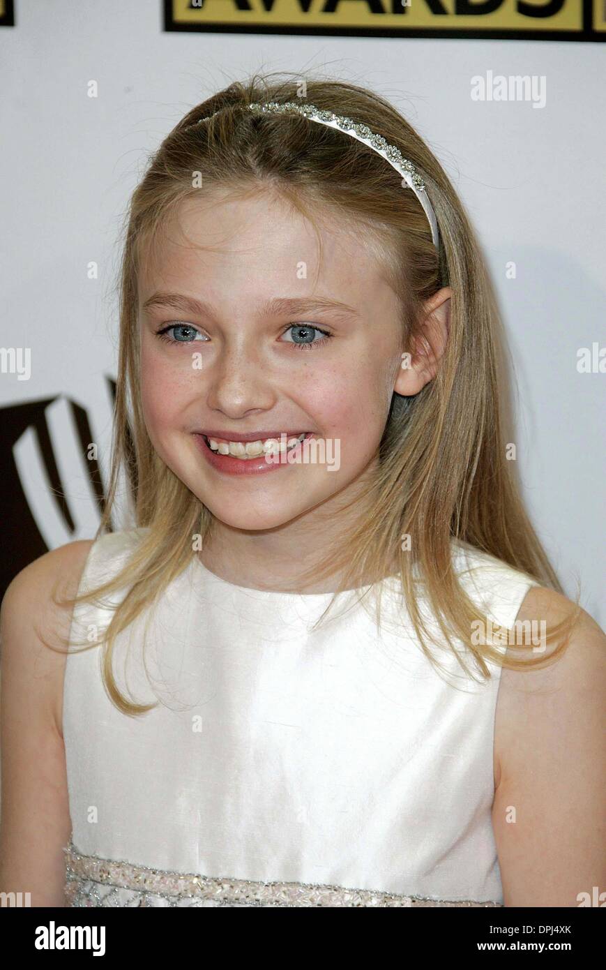 Fanning actress hi-res stock photography and images - Alamy