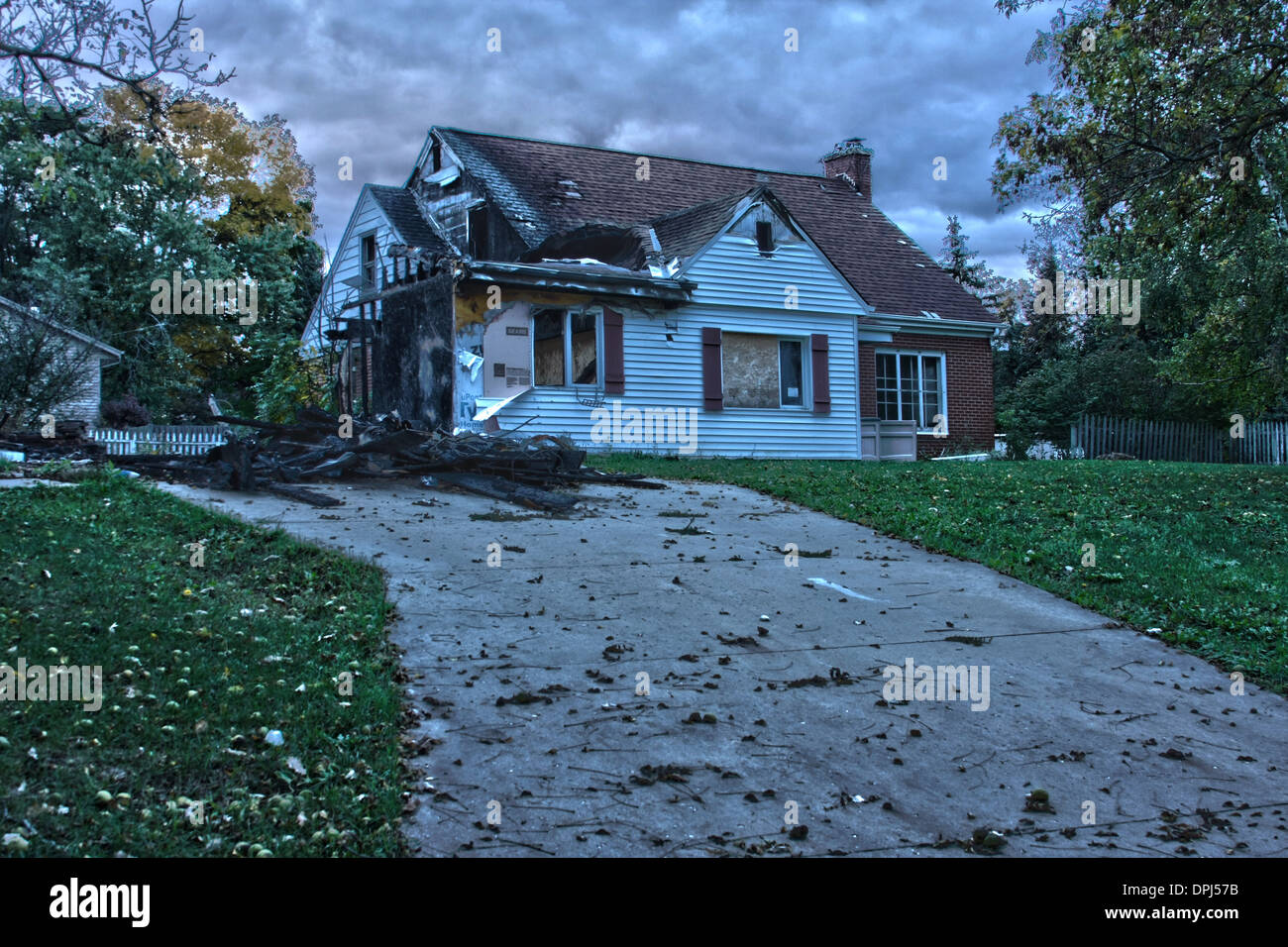 Burnt down hi-res stock photography and images - Alamy
