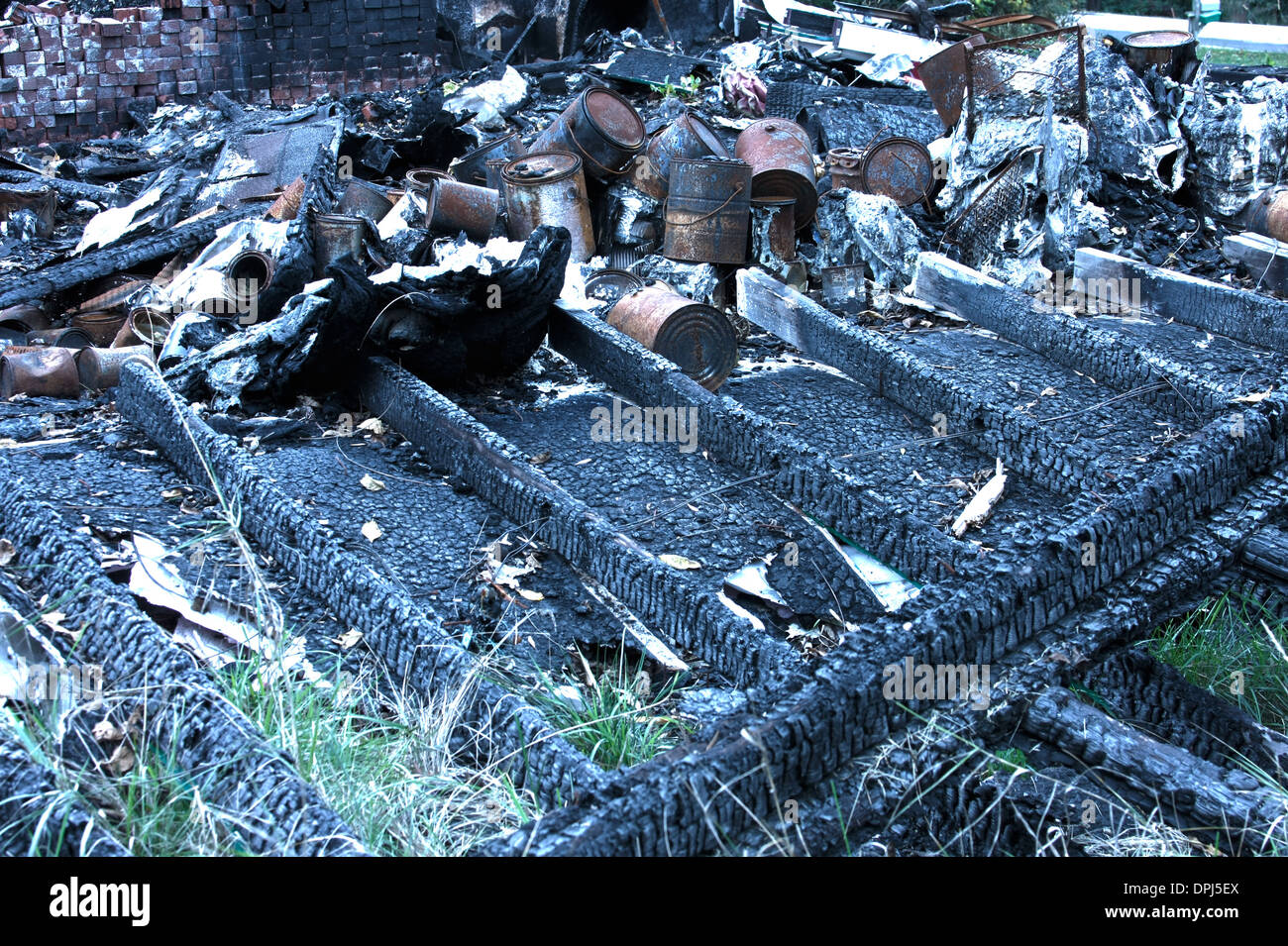 Burnt down fire damage hi-res stock photography and images - Alamy