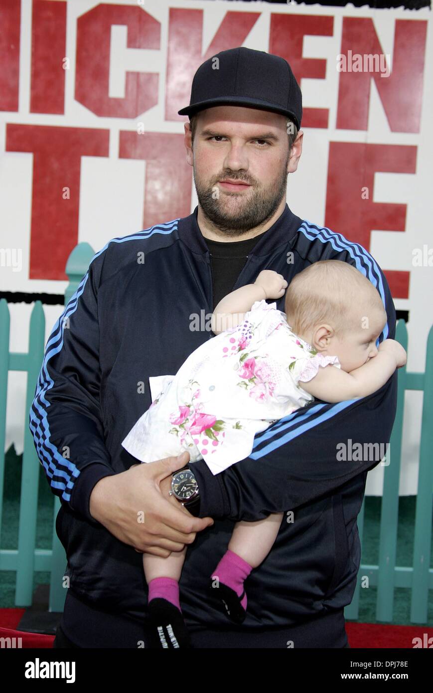Dec. 5, 2005 - Hollywood, LOS ANGELES, USA - ETHAN SUPLEE & BABY.ACTOR ...