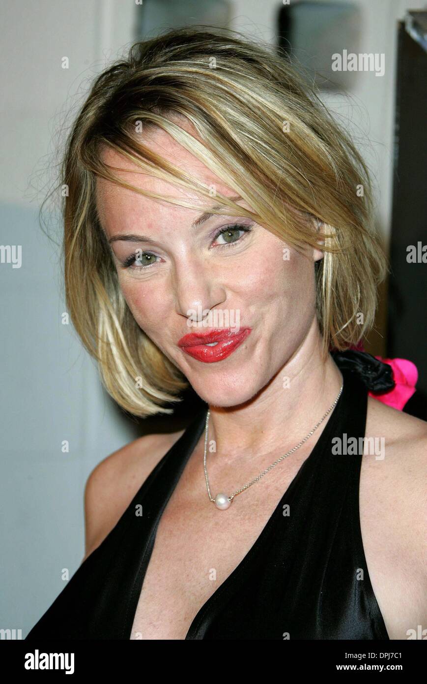 Dec. 27, 2005 - Cinerama Dome, HOLLYWOOD LOS ANGELES, USA - JENNY ...
