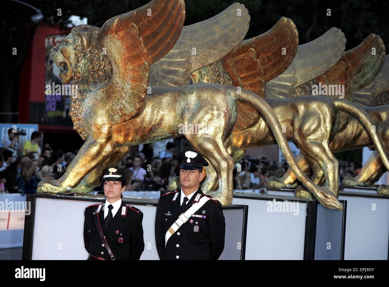 Policeman and lion hi-res stock photography and images - Alamy