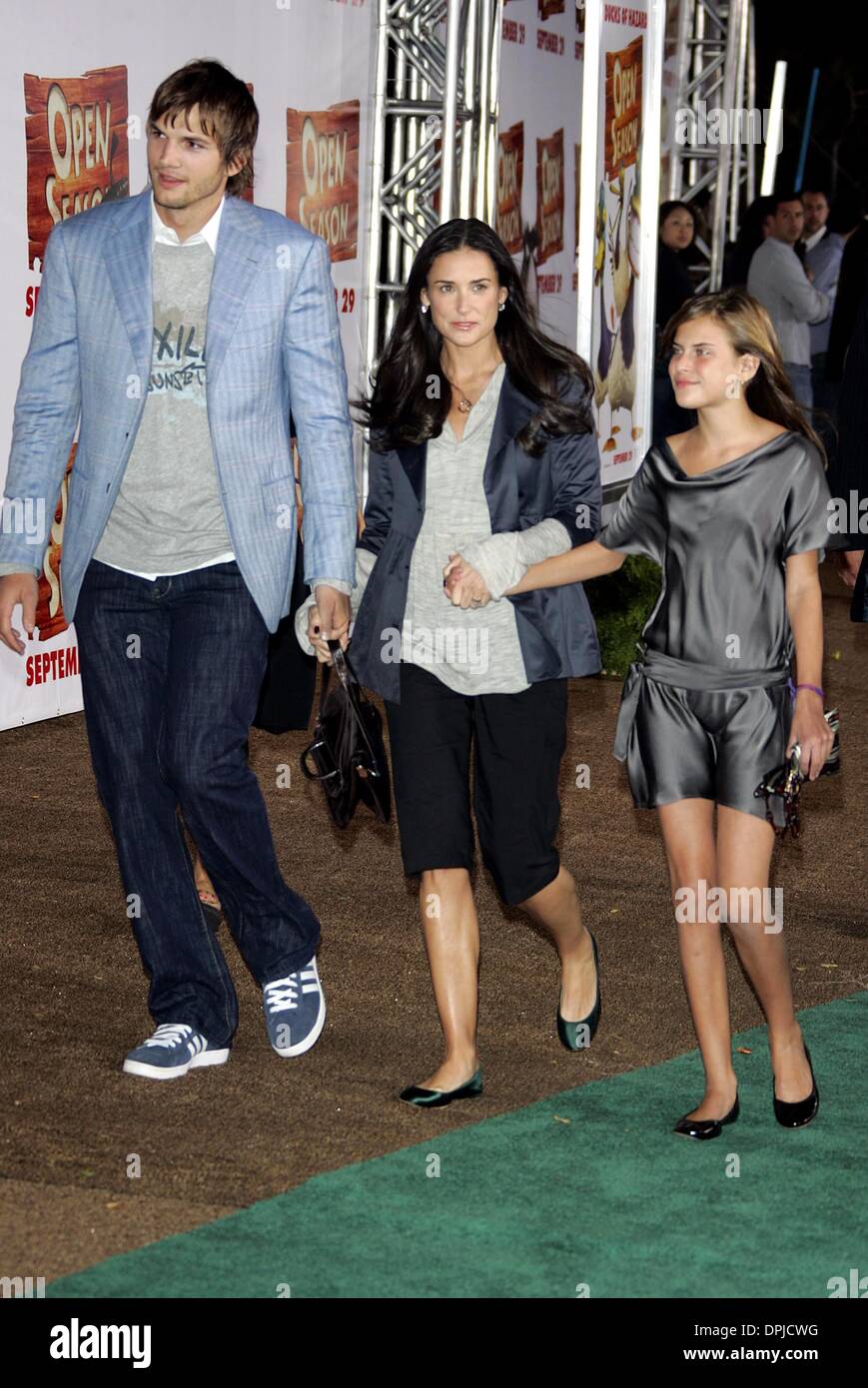 Dec. 27, 2006 - Los Angeles, CALIFORNIA, USA - ASHTON KUTCHER, DEMI ...