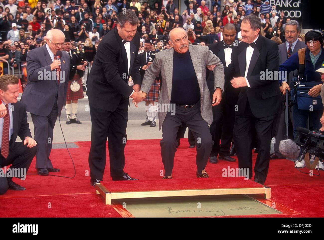 Apr. 13, 2006 - SEAN CONNERY HAND AND FOOTORINTS CEREMONY AT CHINESE ...