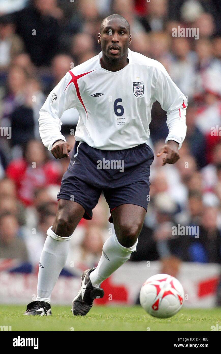 Sol campbell england hi-res stock photography and images - Alamy