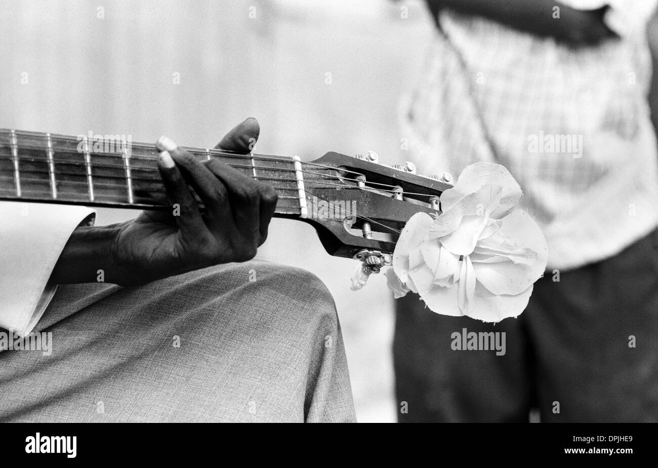 Somali guitar hi-res stock photography and images - Alamy