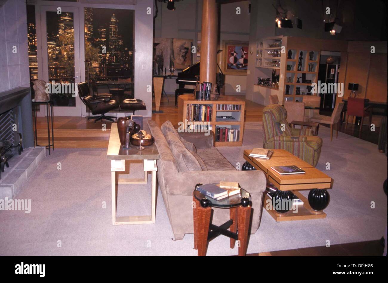 June 7, 2006 - K16515MR.1999.SET OF FRASIER PARAMOUNT STUDIOS IN LOS ...