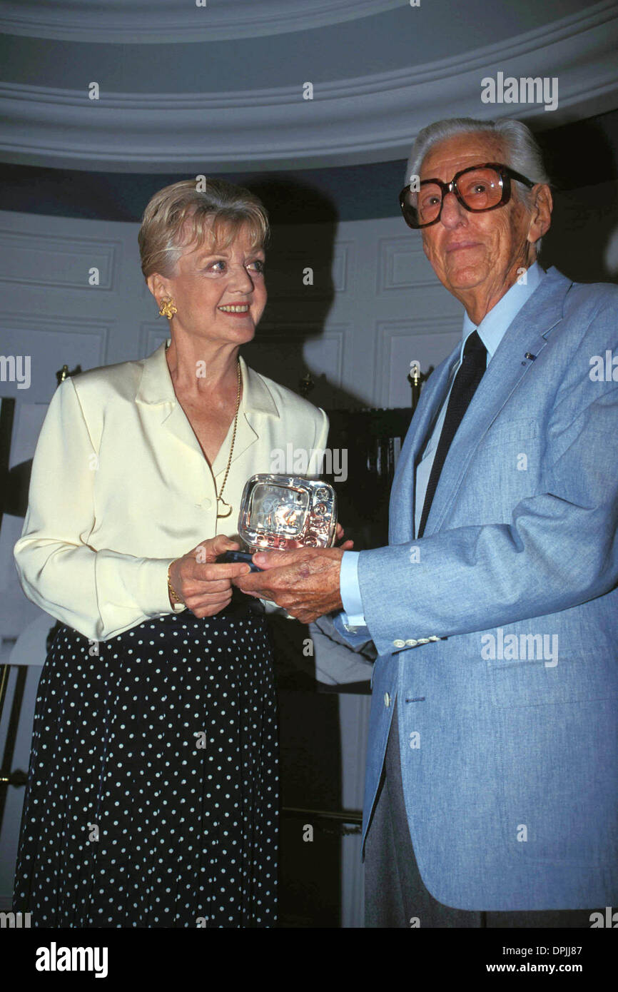 Sept. 25, 2006 - K6086NP.ANGELA LANSBURY WITH LEW WASSERMAN AT LUCY ...