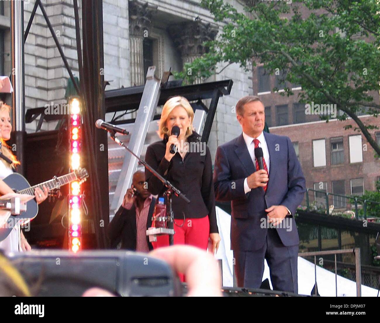 Charles gibson good morning america hi-res stock photography and images ...