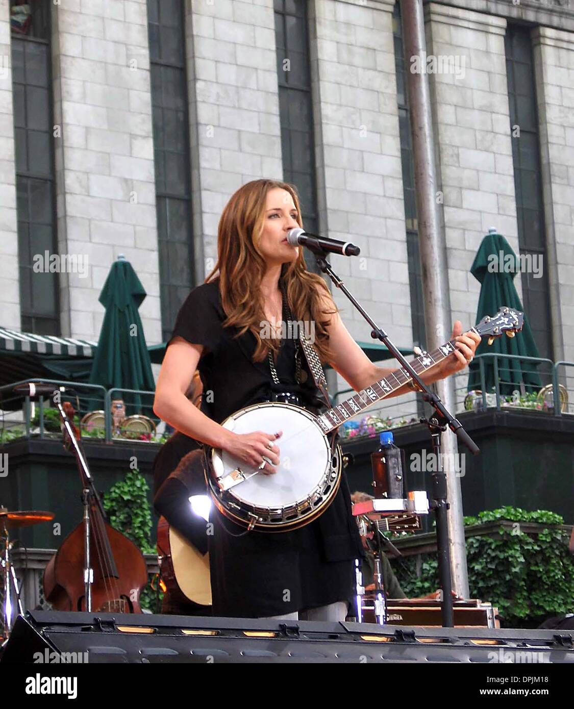 May 26, 2006 - K48103MK.DIXIE CHICKS PERFORM ON ABC'S GOOD MORNING ...