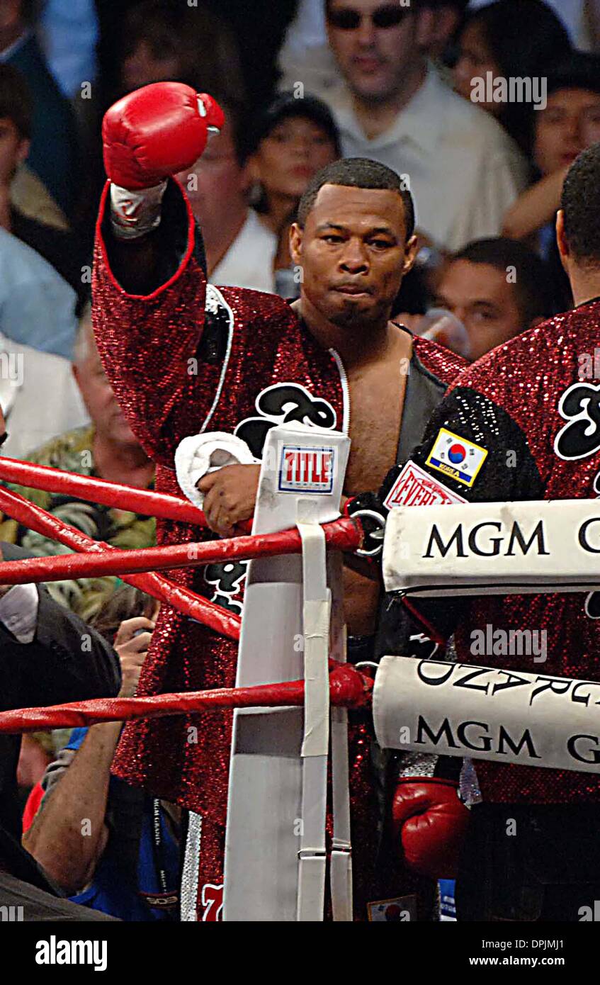 Shane mosley sugar shane mosley shane sugar mosley hi-res stock ...