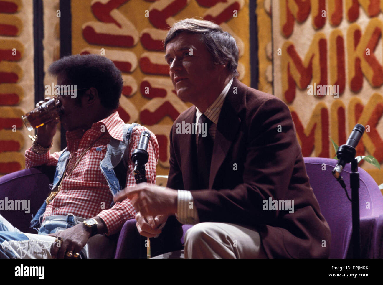 Aug. 11, 2006 - MIKEDOUGLASRETRO.MIKE DOUGLAS WITH SAMMY DAVIS JR. ON ...