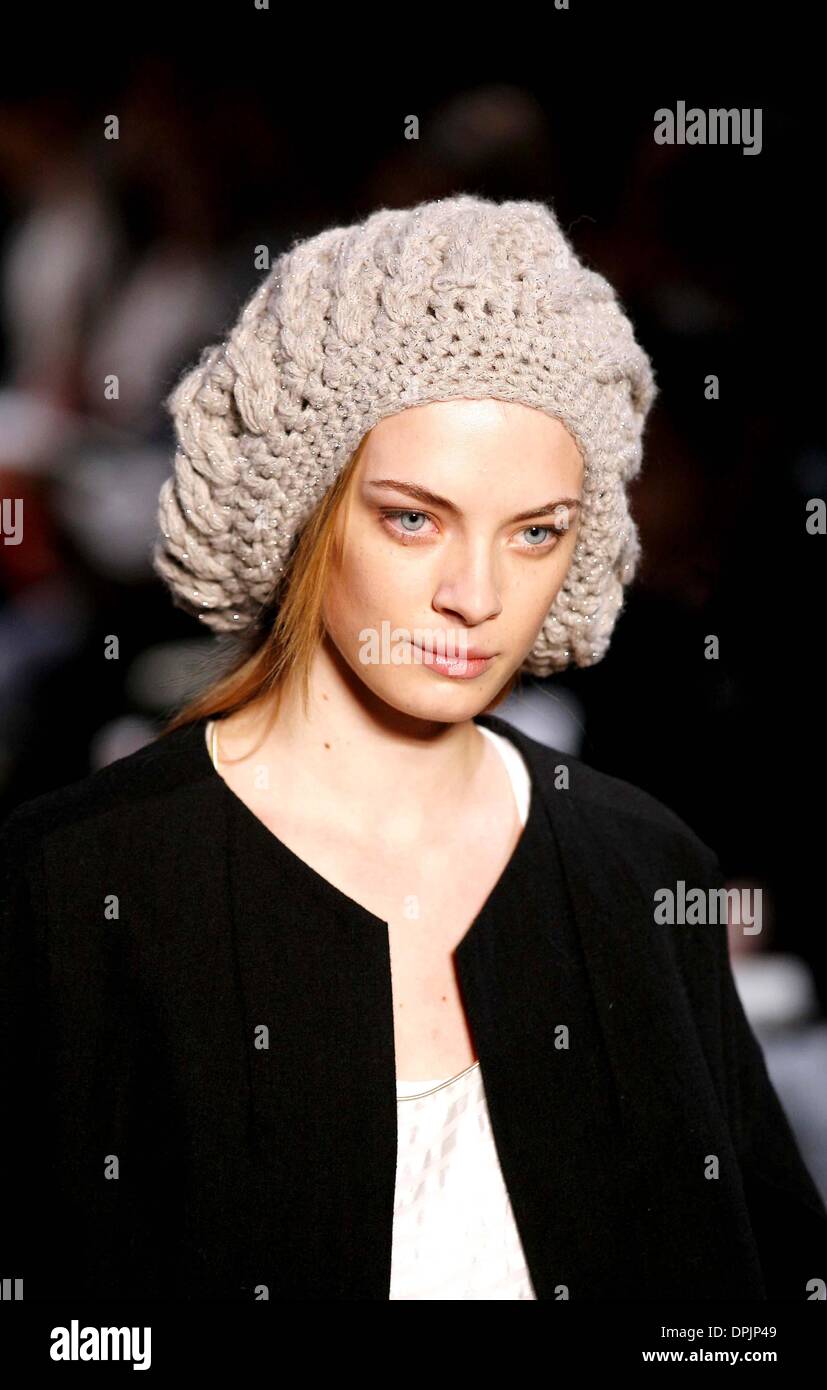 Feb. 27, 2006 - K46957.2006 FASHION SHOW AT PARIS FASHION WEEK..ISABEL ...