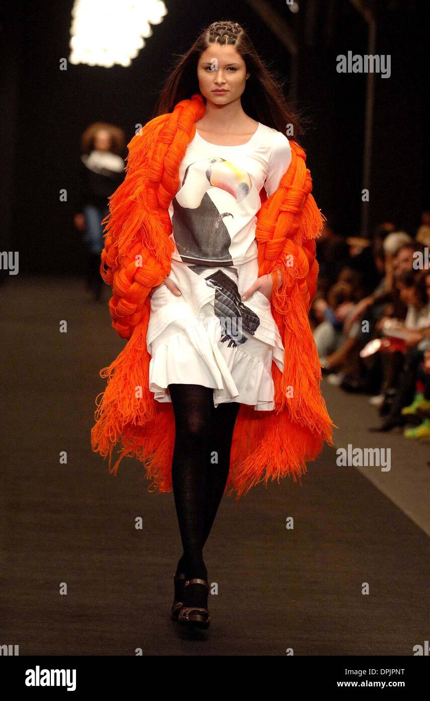 Mar. 11, 2006 - Lisbon, Portugal - K47191.The Moda Lisboa Fashion show ...