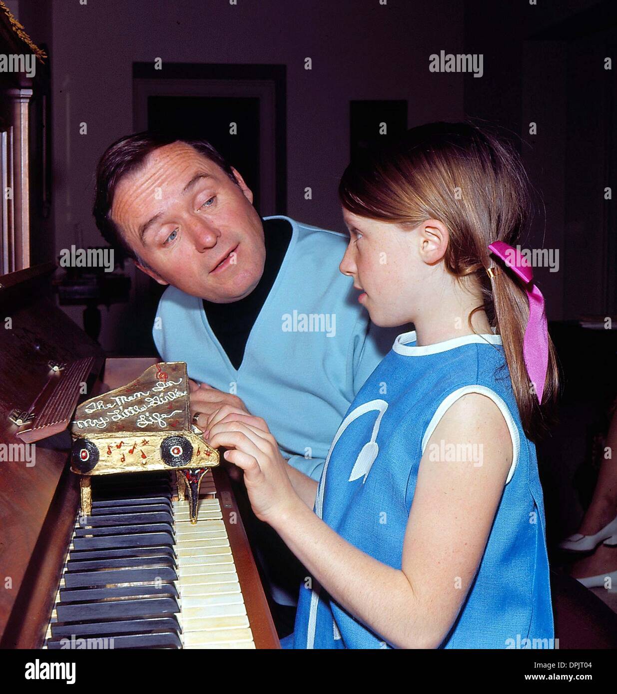 Aug. 11, 2006 - MIKE DOUGLAS WITH HIS DAUGHTER . TOM CAFFREY-(Credit ...