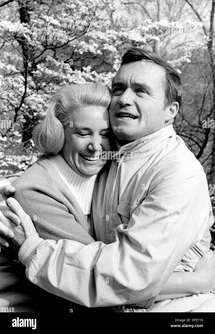 Aug. 14, 2006 - MIKE DOUGLAS WITH HIS WIFE GENEVIEVE PURNELL.PHOTOBY ...