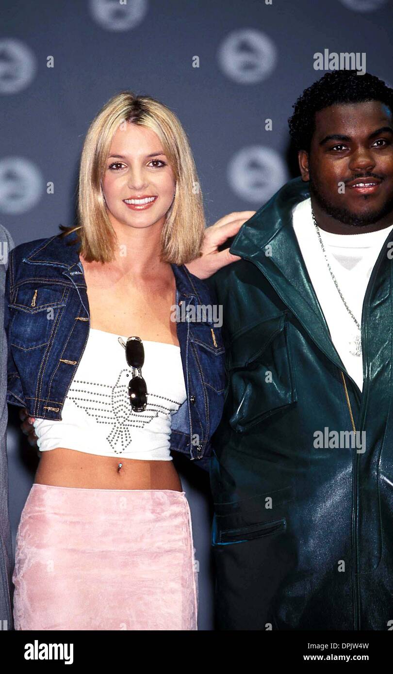 Mar. 9, 2006 - K17617AR.Grammy Awards 42nd Annual Nominations at ...
