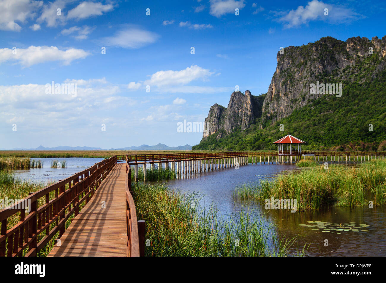 Lake and hill wallpaper hi-res stock photography and images - Alamy