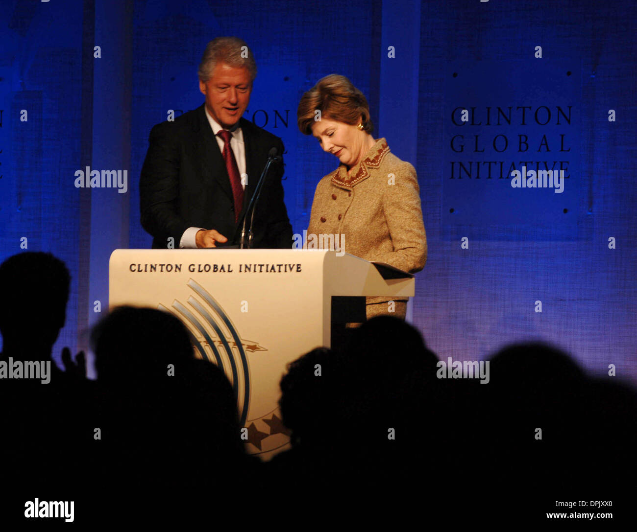 Laura bush 2006 hi-res stock photography and images - Alamy