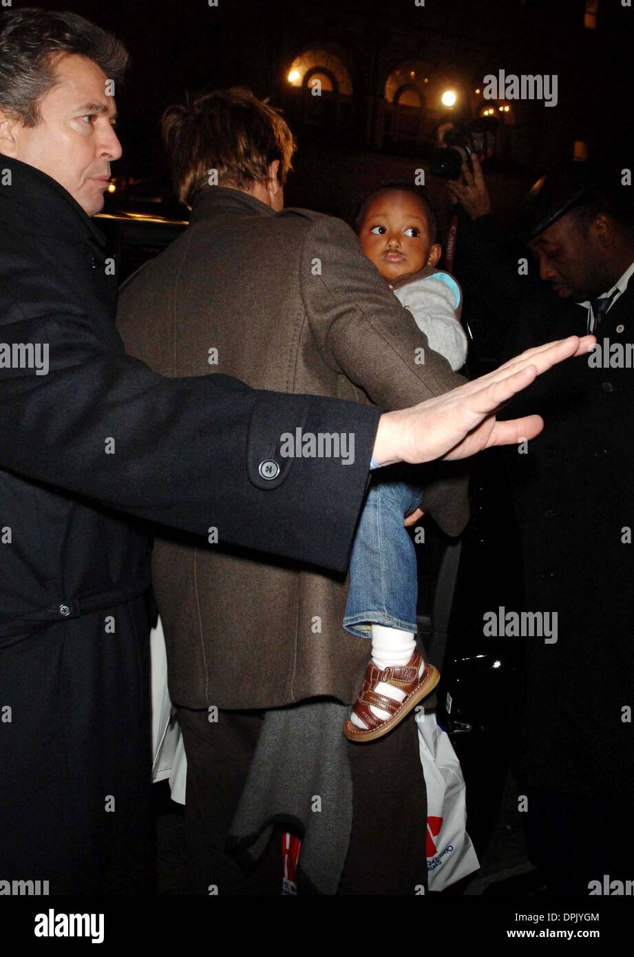 Dec. 8, 2006 - New York, New York, USA - Angelina Jolie Brad Pitt out ...