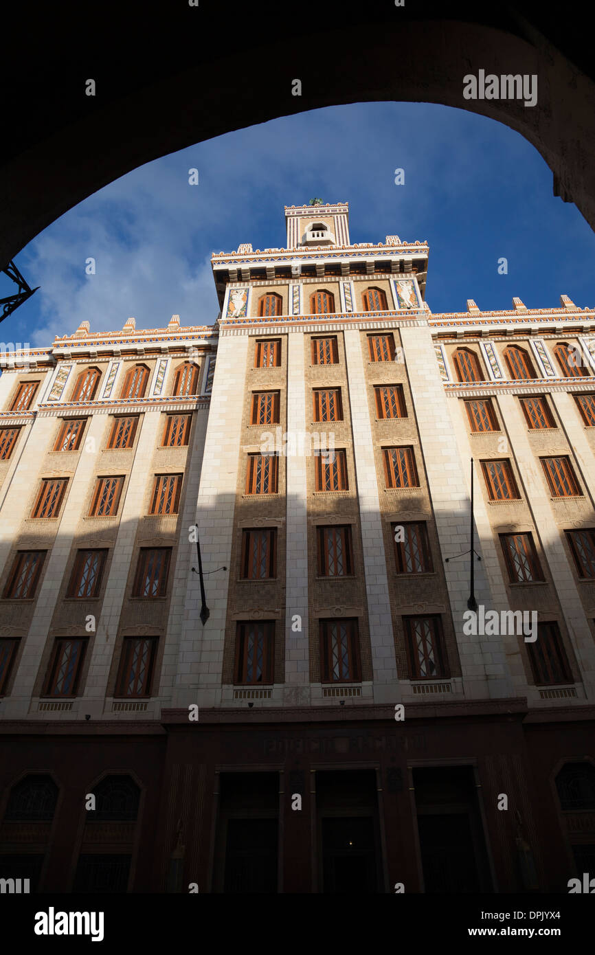 The art deco masterpiece of the Bacardi building, Havana, Cuba ...
