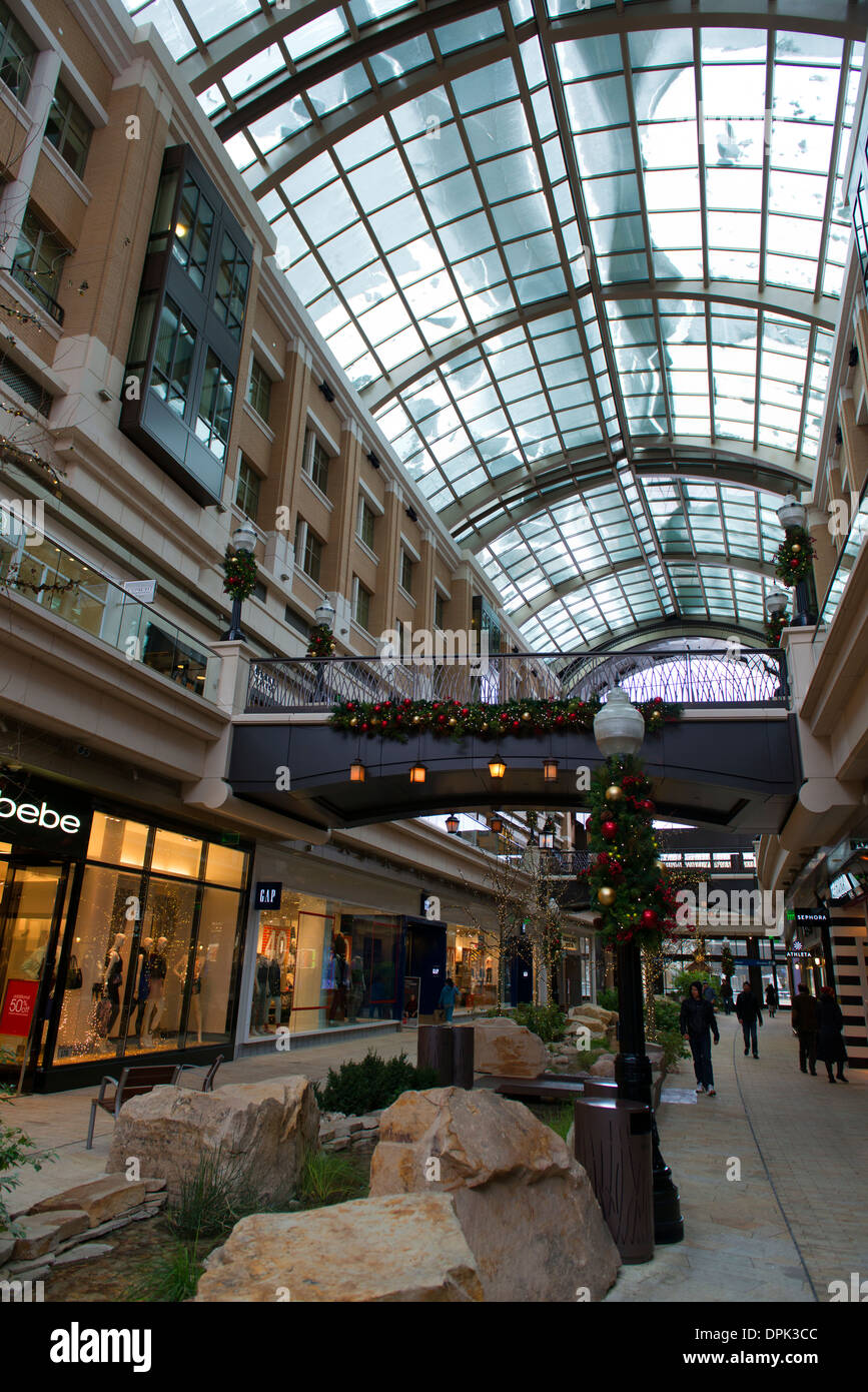 Mixed use retail hi-res stock photography and images - Alamy