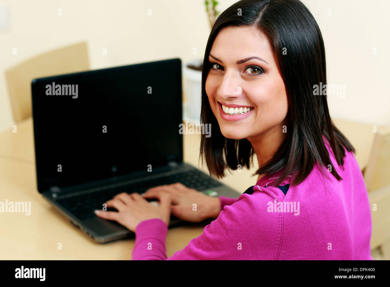 Young beauty woman typing hi-res stock photography and images - Alamy
